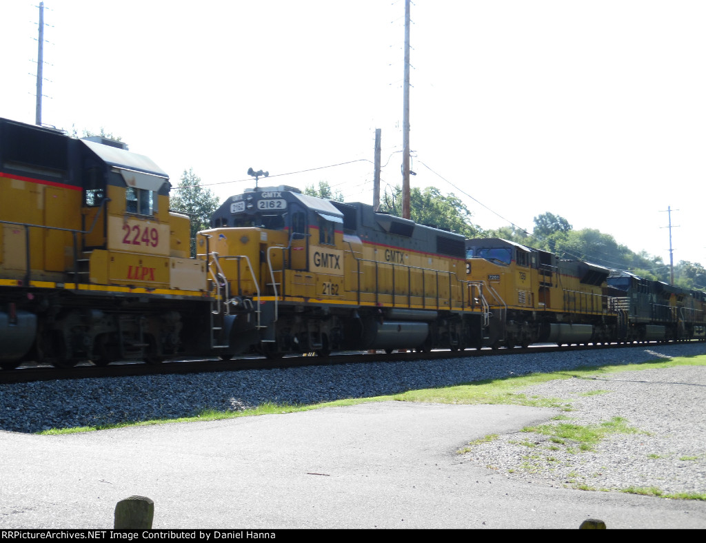 GMTX 2162 and LLPX 2249 plus a NS SD90MAC!